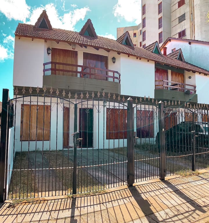 Casa Triplex A Metros Del Mar - Mar de Ajó