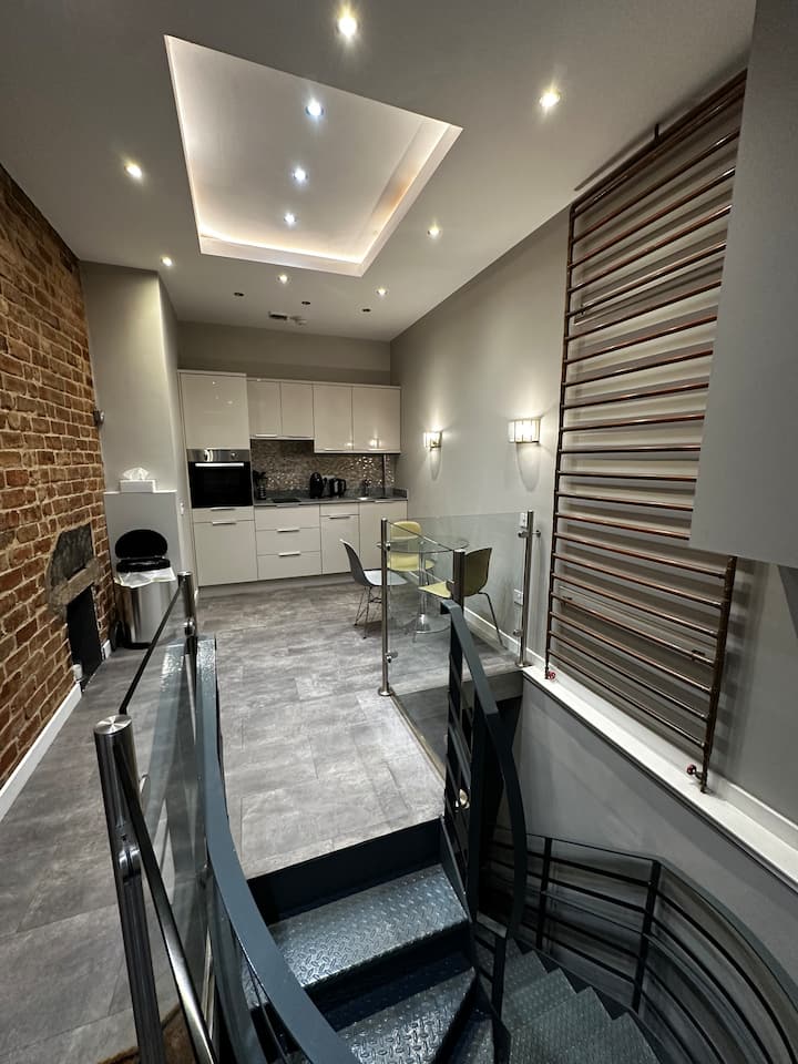 • Entire Apartment • Close To Edinburgh Centre • - Edinburgh