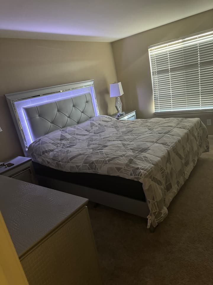 The Mini Penthouse - Ontario, CA
