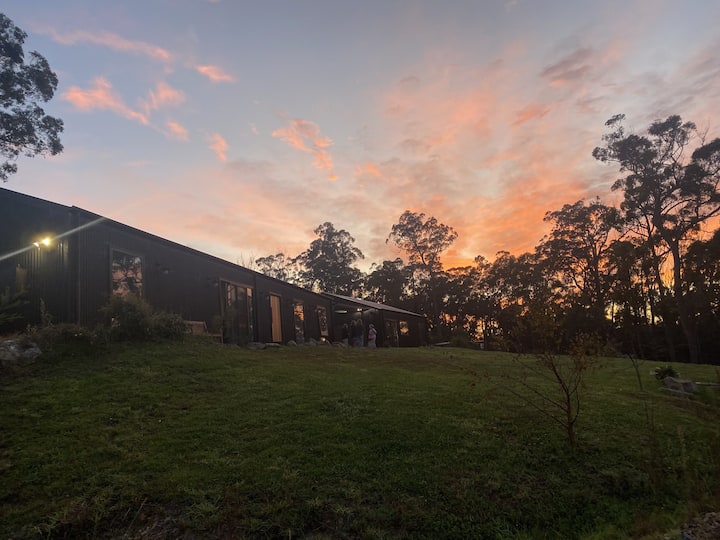 "White Fox Retreat" New Large Family Home Pambula - Eden