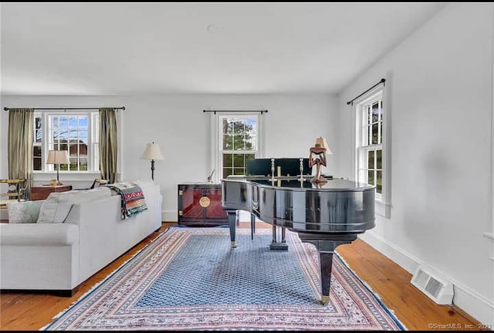 Colonial Yellowhouse - Newtown, CT