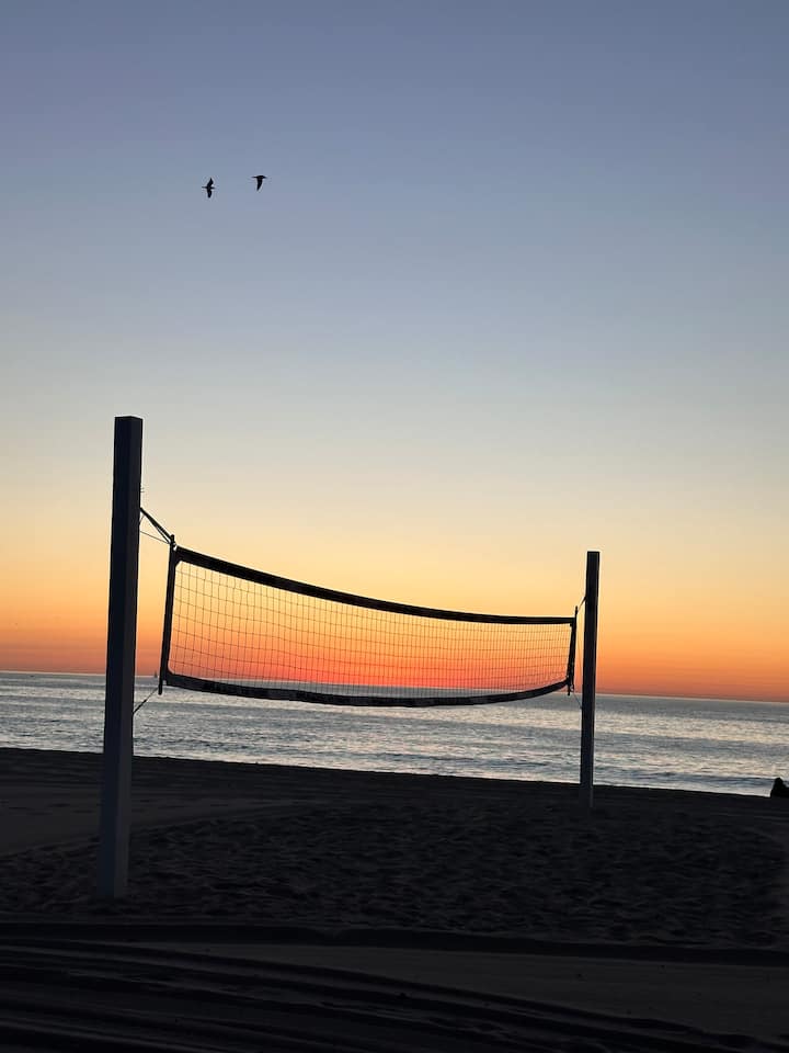 Lux Beach Retreat Including Ac & 2 Outdoor Spaces - Redondo Beach, CA