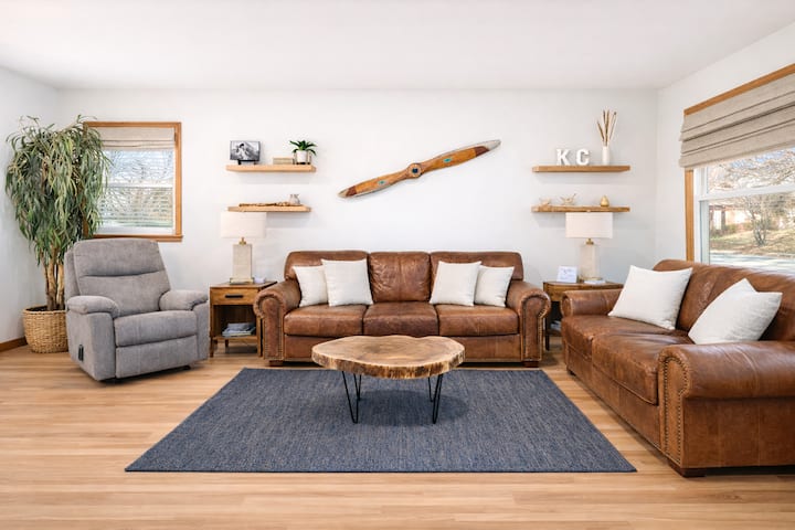 Fly W Me King / 3q+f~lazy Boy~near Convention Ctr - Kansas City, MO