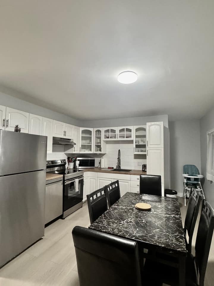 Spacious 3br Getaway Near Downtown | Sleeps 6 - Yellowknife