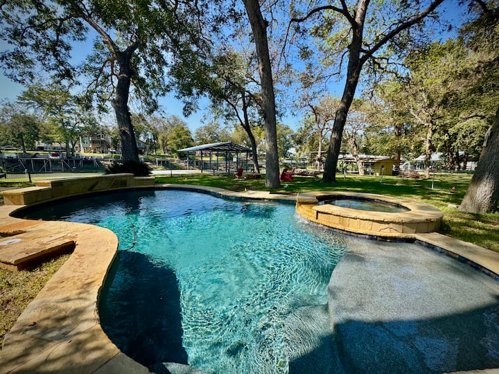 Relaxing Waterfront Retreat | Pool | Spa - Seguin, TX