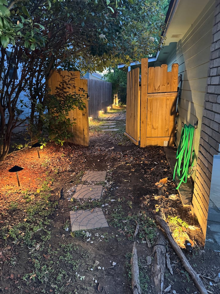 Intimate Studio By The Domain - Austin Aquarium, Austin