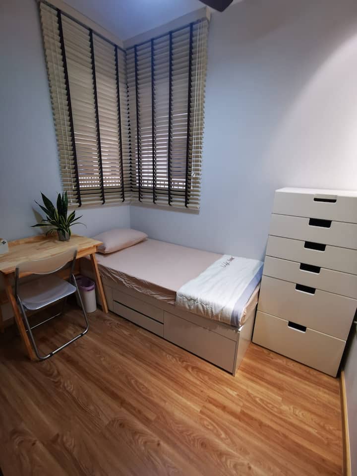Room For Rent Near Ntu Singapore.3 - Singapore