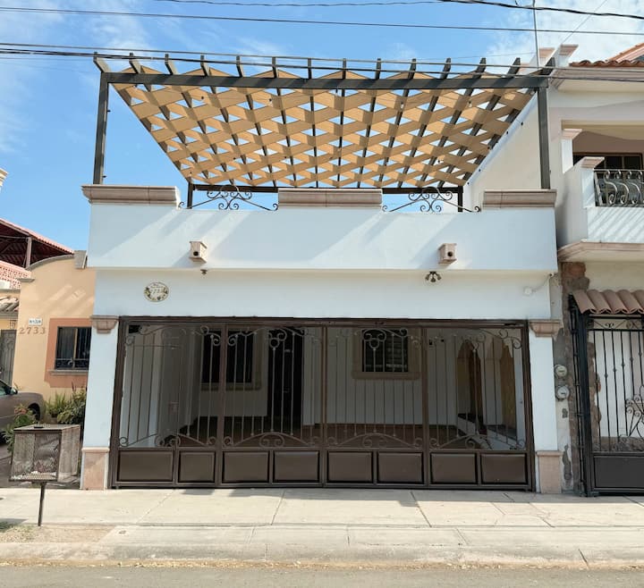 Amplia Residencia Con Cochera En Ciudad Obregón - Ciudad Obregón