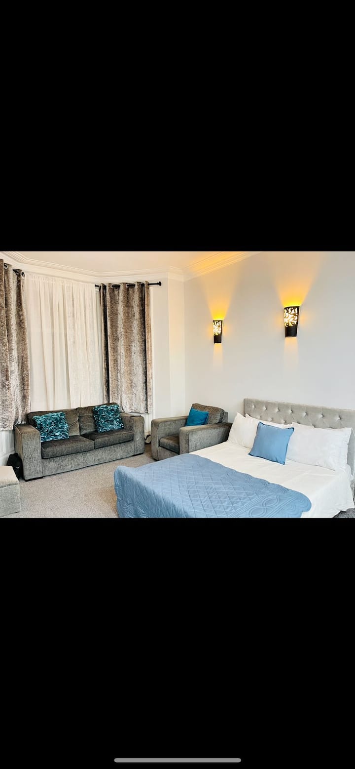Lapel Apartment 1 - Blackpool Zoo