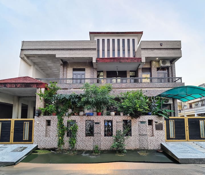 Prashansa (An Oasis In Desert) - Jaipur