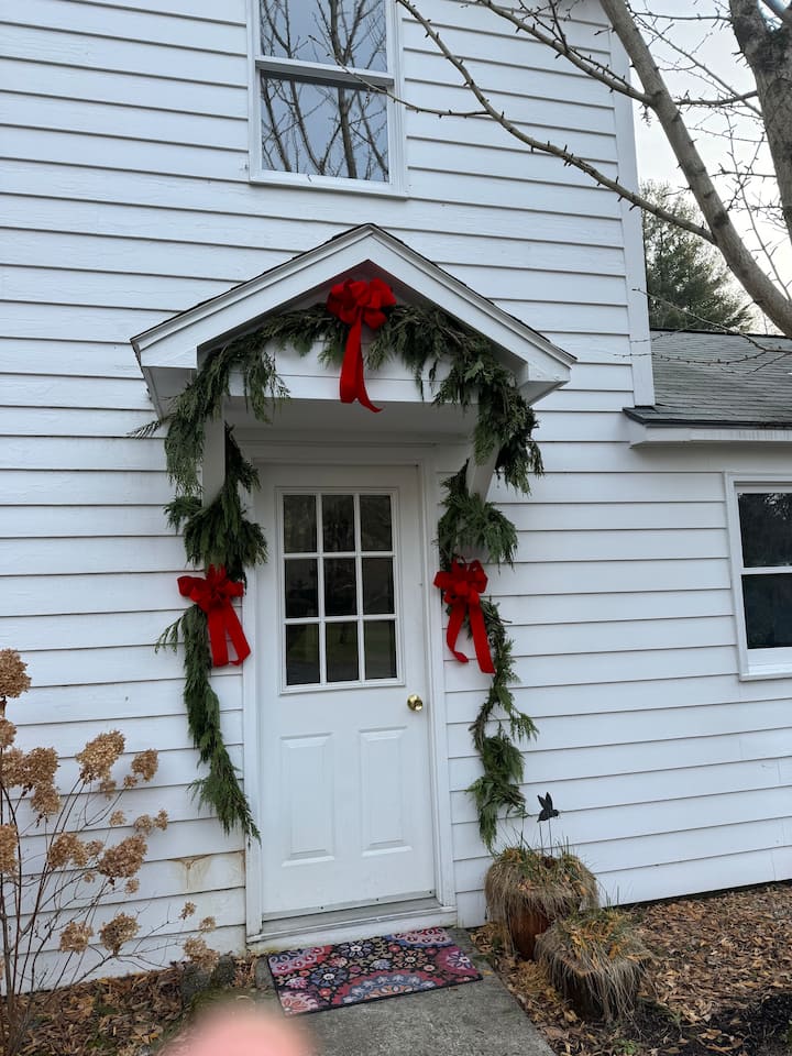 Winter Cottage Hideaway - Lenox, MA