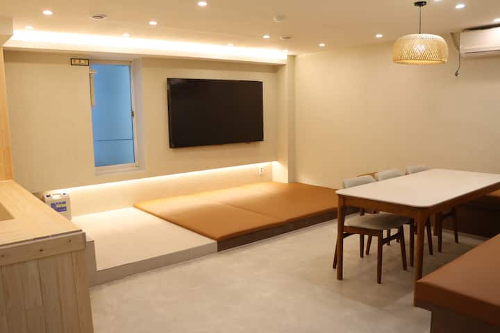 [스테이아라]신축오픈O침대3개o화장실2개o온수자쿠지o합법숙소o넷플릭스o단체숙소o세스코방역 - Busan