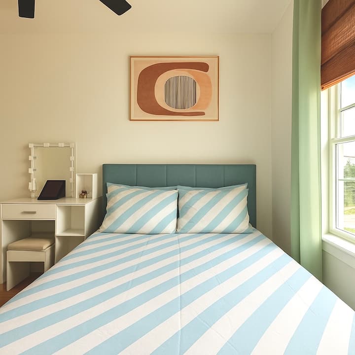 Newly Renovated Haven + Free Parking - Houston, TX