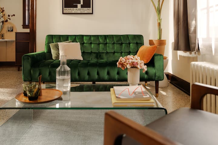 The Wilson Unit E | Corner Studio With Vanity - Madison