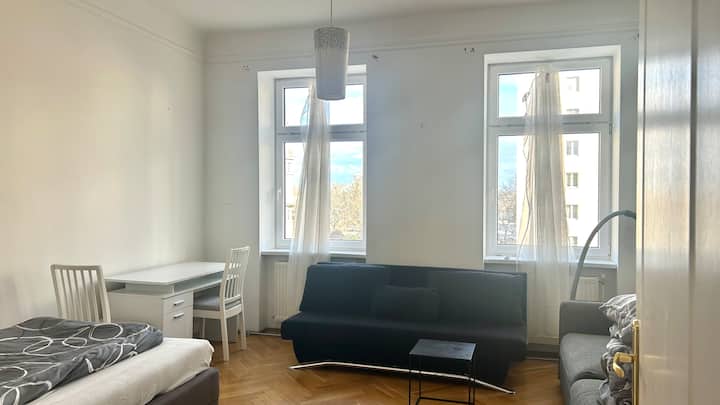 Small Apartment Near Centre - Vienna Schwechat Airport (VIE)