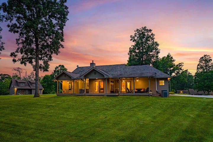 Sevierville Retreat・sleeps 24・2 Homes・2 Hot Tubs - Douglas Lake, TN