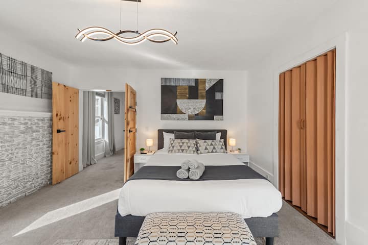 Lakes Region Hot Tub Stay ~10 Mins To Gunstock - Laconia, NH