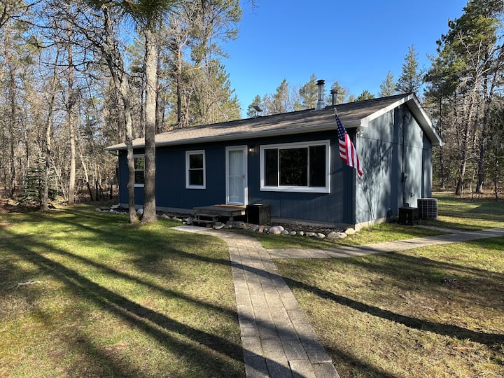 Bravo's Fairway Getaway | Forest, Golf, & Relax! - Grayling, MI