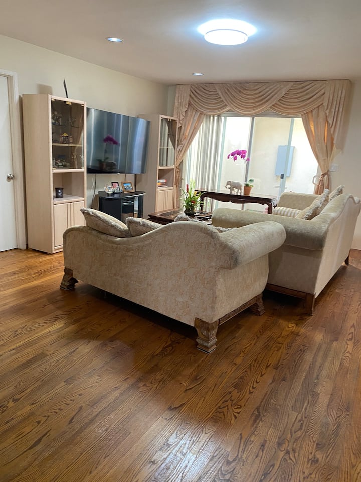 Spacious And Serene By Lax/beach - Torrance, CA