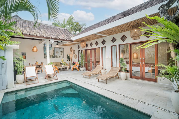 2br Villa In Seminyak | Floating Breakfast - Kuta
