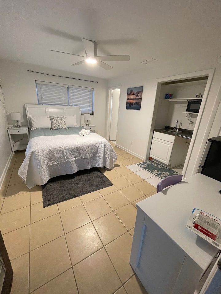 Comfy Studio Apartment, Convenient To Everything! - Cape Coral, FL