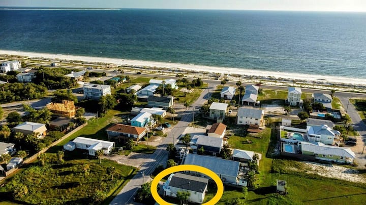 “Be As You Are” Beach House! 1.5 Min Walk To Beach - Mexico Beach, FL