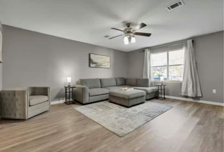 3 Br Beautiful Home In The Heart Of Conway - Conway, AR