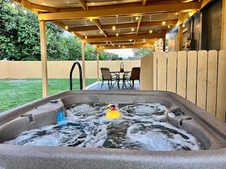 Relaxing 3br Retreat | Hottub | Walk 2 King Center - Melbourne, FL