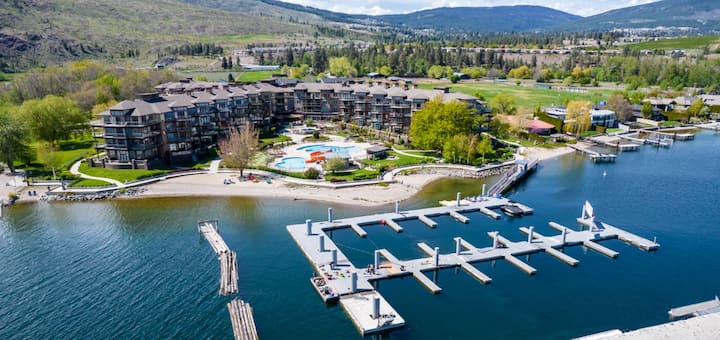 Poolside At The Cove Resort - West Kelowna