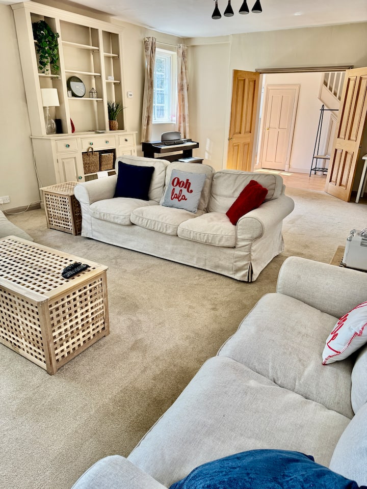 Countryside Comfort In A Charming 2-bed Cottage - Rutland