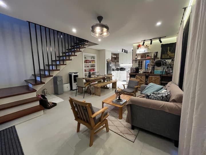 Rinconada Laiya: Cozy Rustic Pool Villa Near Beach - Laiya