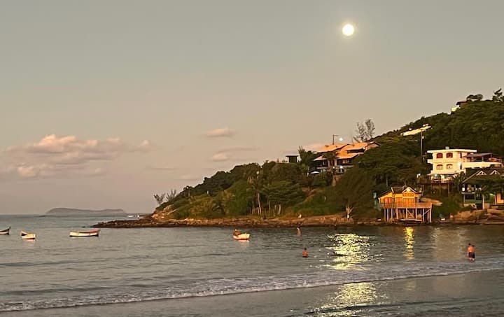 Casinha Amarela Frente Ao Mar - Garopaba