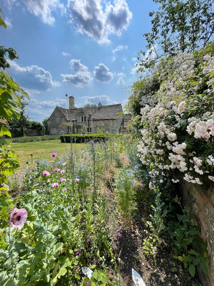 C15th Cotswolds Cottage +Walled Garden, Near Bath - Bradford-on-Avon