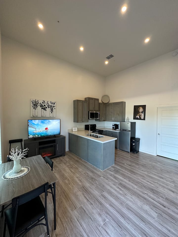 Private Gated Unit Urbanstay@international 1103 - Laredo, TX