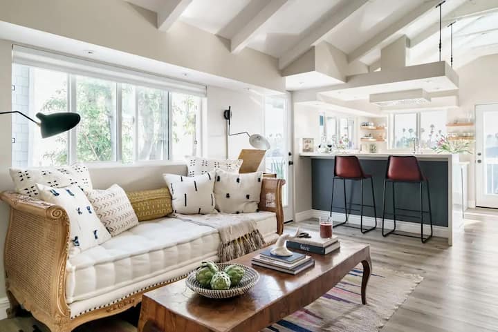 Silver Lake Hilltop Hideaway - Burbank, CA