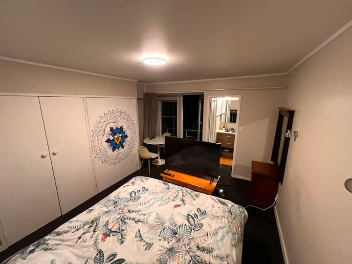 Studio Is 2nd Door Past Carport - Auckland