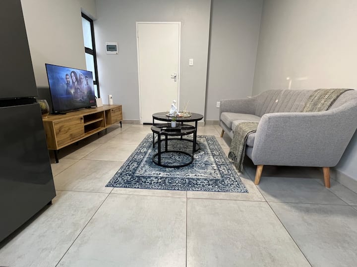 Come & Get Cosy In Modern Unit - Centurion