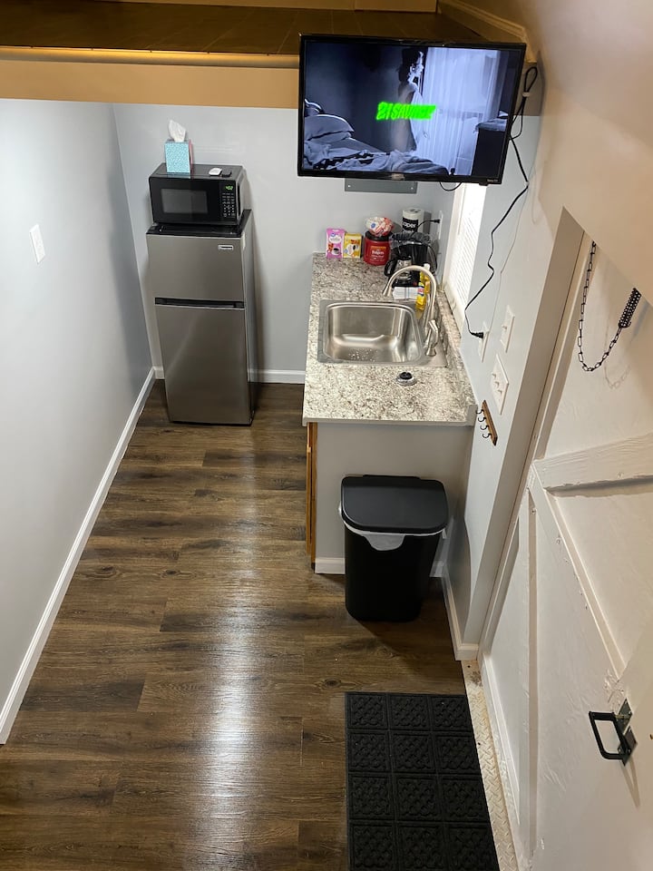 Tiny Home In Conyers Ga + Wifi ! - Conyers, GA