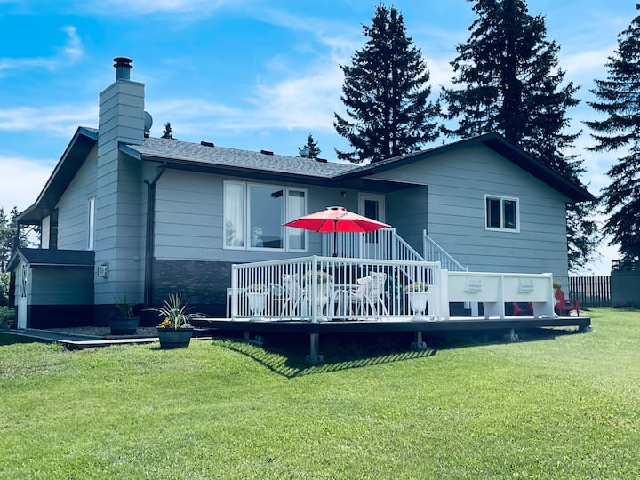 Country Living Private Suite - Red Deer
