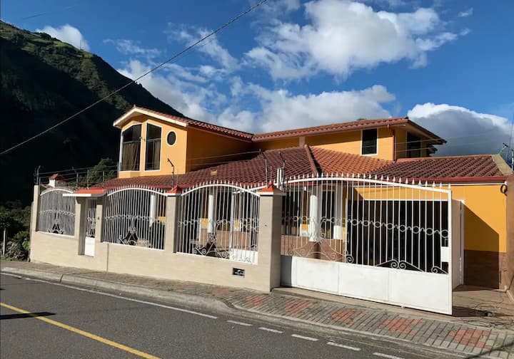 Beautiful Volcano Getaway House - Banos