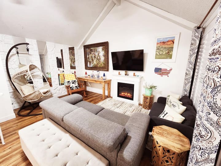 3 Bd And 2 1/2 Bath Entire Townhome Near Strip - Las Vegas