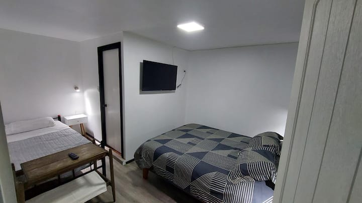 Pieza 2 Camas Con Baño Privado C/ Estacionamiento - Los Angeles, Chile