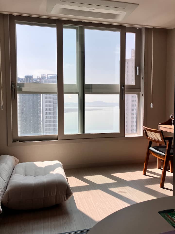 자유인스테이 • 도파민대피소 • 몰입과 사색 • 워케이션 • 북스테이 • 오션뷰 - 남양읍