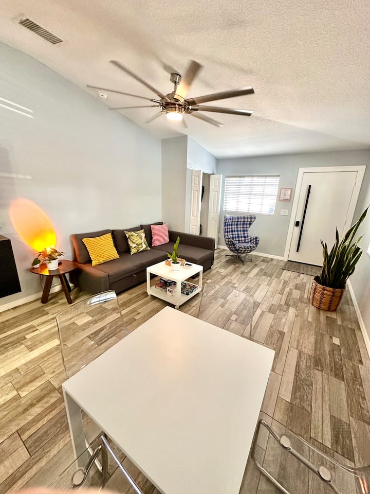 Cozy Home Historic Zephyrhills - Zephyrhills, FL