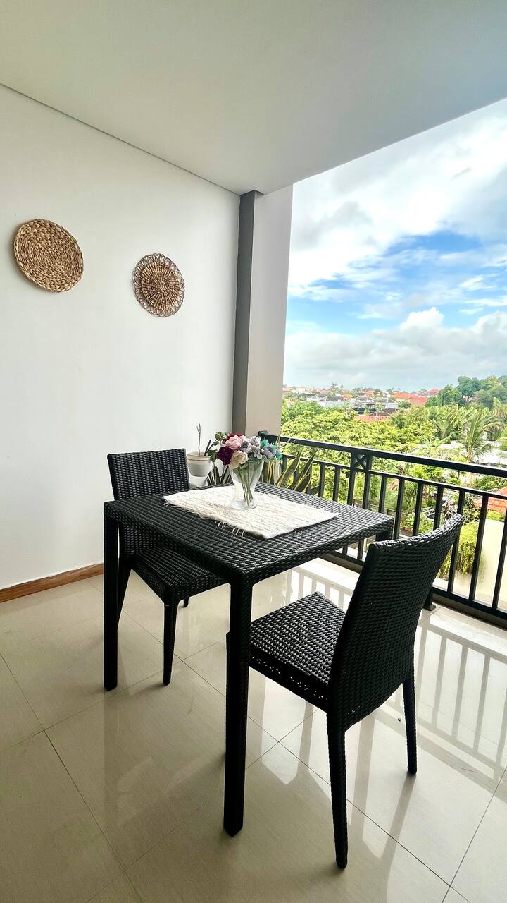 Delis Sunset Apartement - クタ