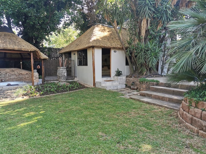 Thatched Garden Cottage - Benoni