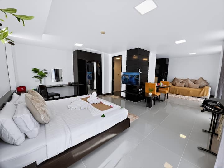 King Studio With Sofa Bed At Dee Residence - Patong Beach