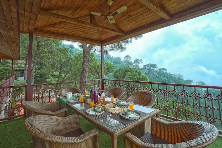 Luxe 3 Bhk Villa W/ Terrace On Hilltop | Near Mall - Kasauli