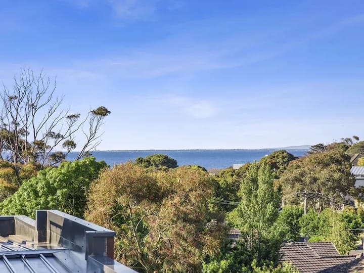 Colourful Family Townhouse By The Sea - Mornington