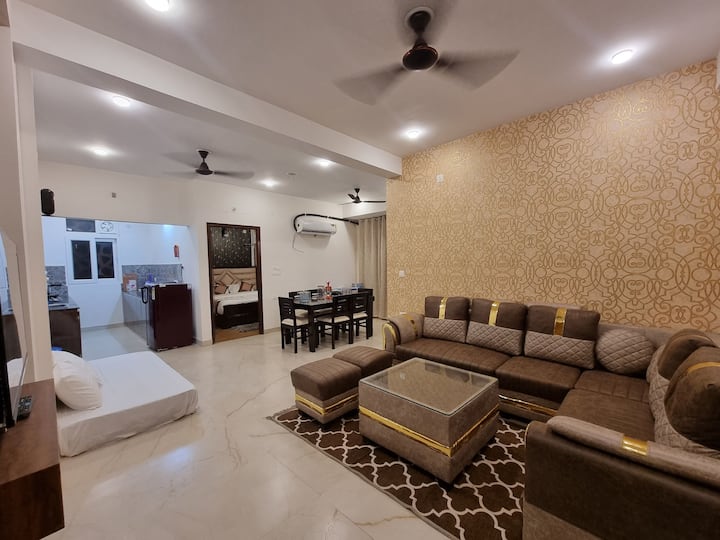 8. Ideal Luxury Stay Ac (3bhk) 1700 Sq Feet. - Varanasi